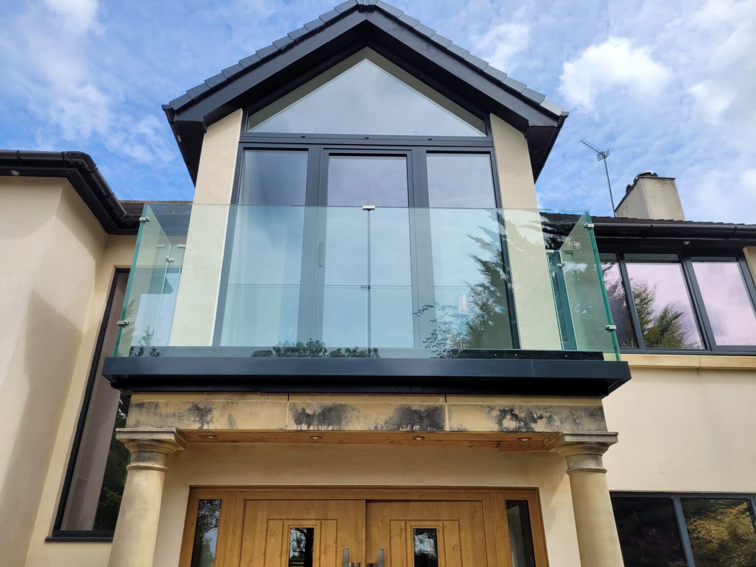 Stunning Frameless Balcony Balustrade Installation - Glass Balustrade ...